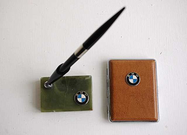 Lot 10 - BMW desk pen and stand