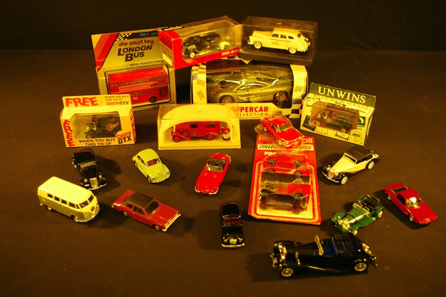 Lot 82 - 19 die-cast models