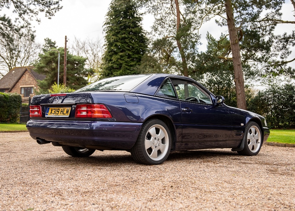 Lot 263 - 2000 Mercedes-Benz SL320