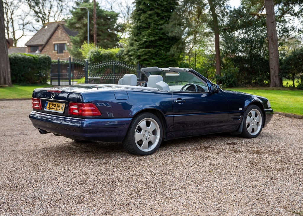 Lot 263 - 2000 Mercedes-Benz SL320