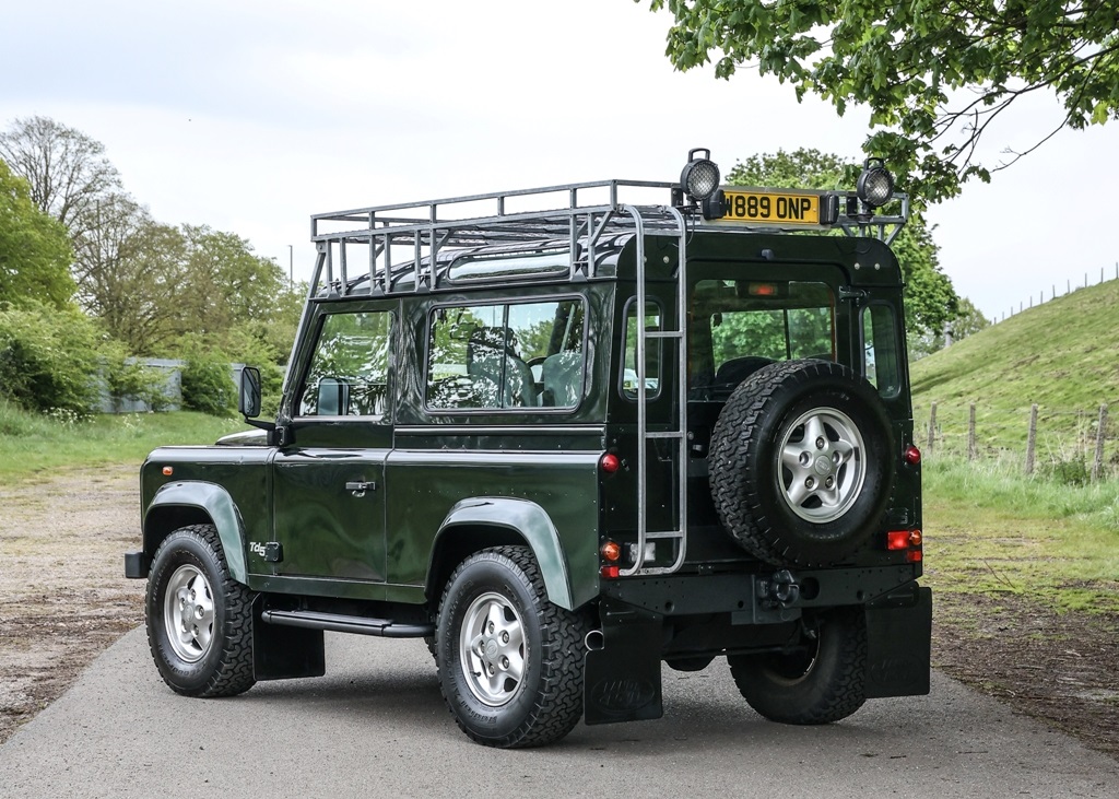 Lot 143 - 2000 Land Rover Defender 90 Country Station