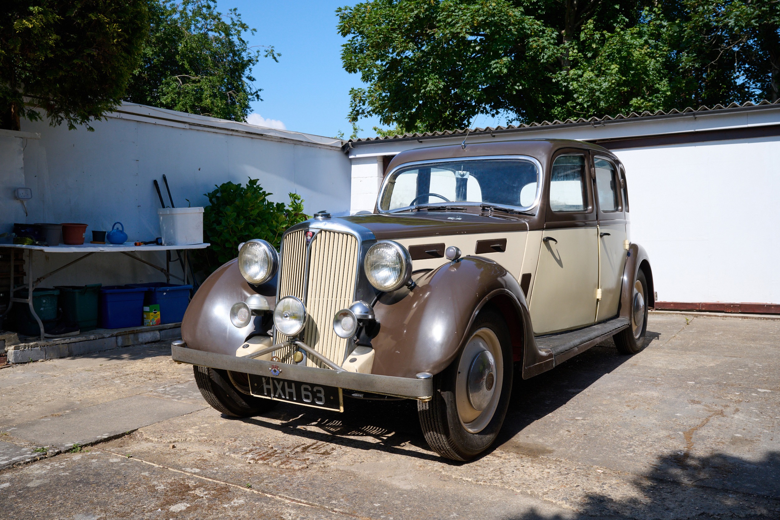 Lot 107 - 1947 Rover 16 Saloon