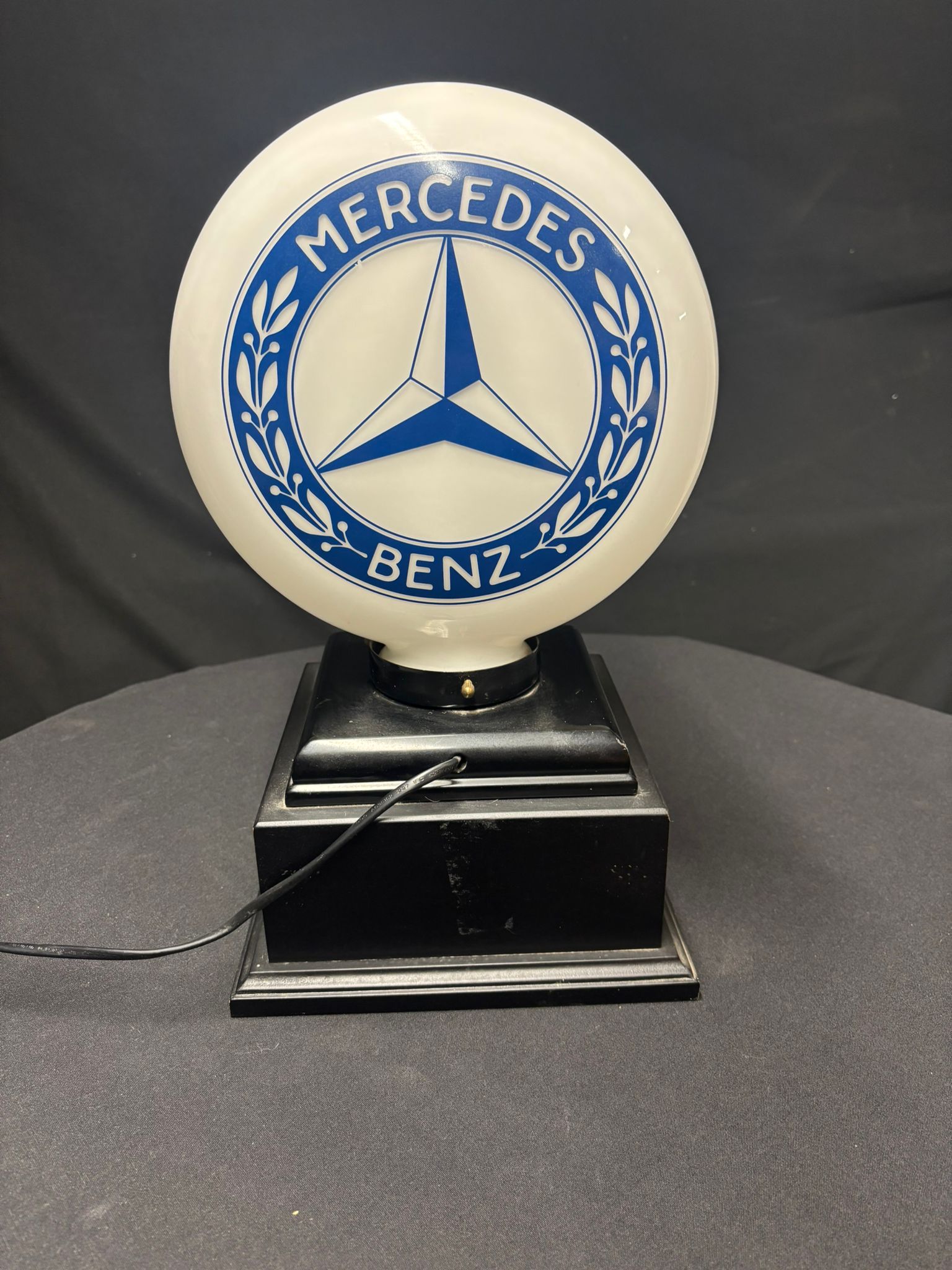 Mercedes-Benz Globe