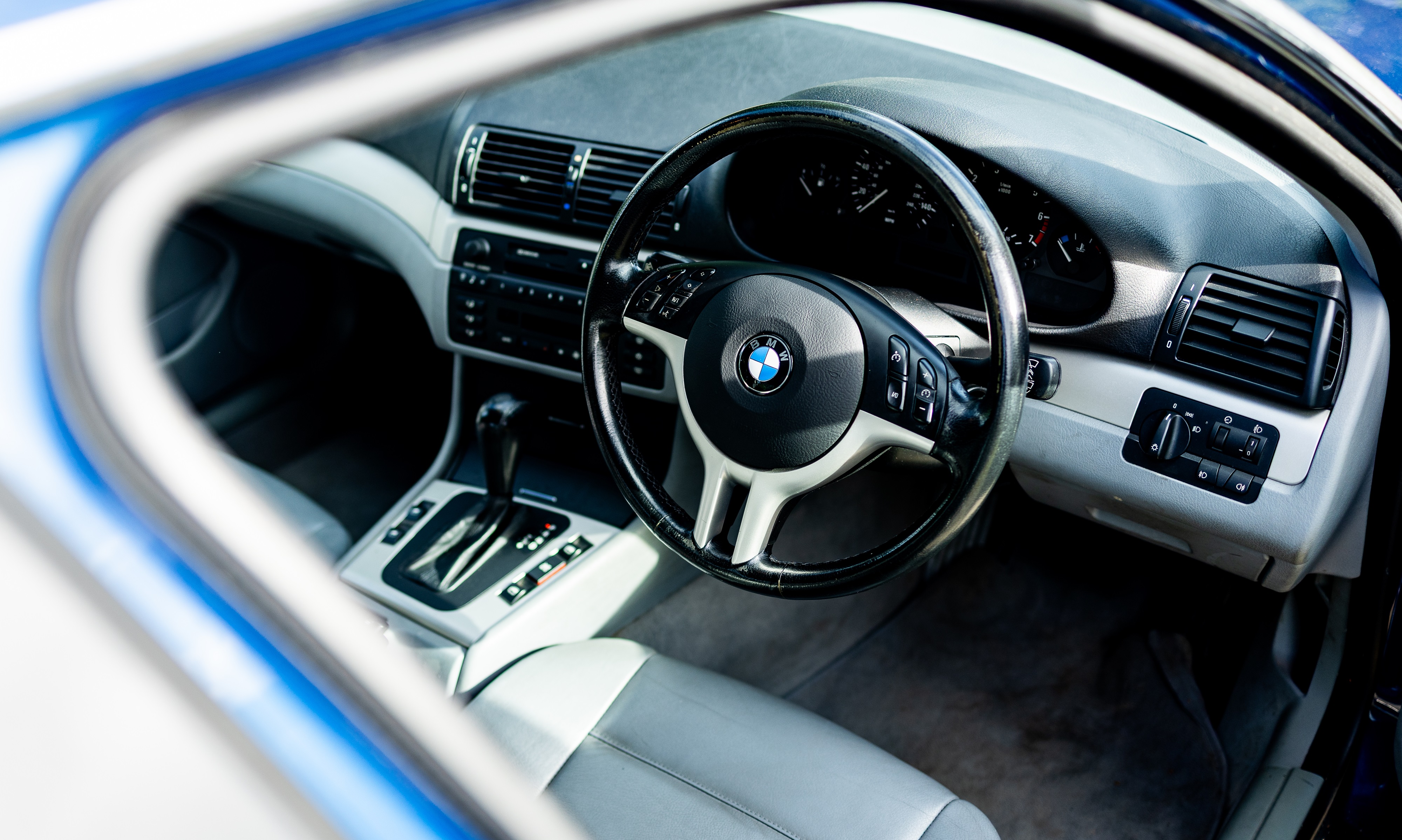 Lot 262 - 2002 BMW 325i SE