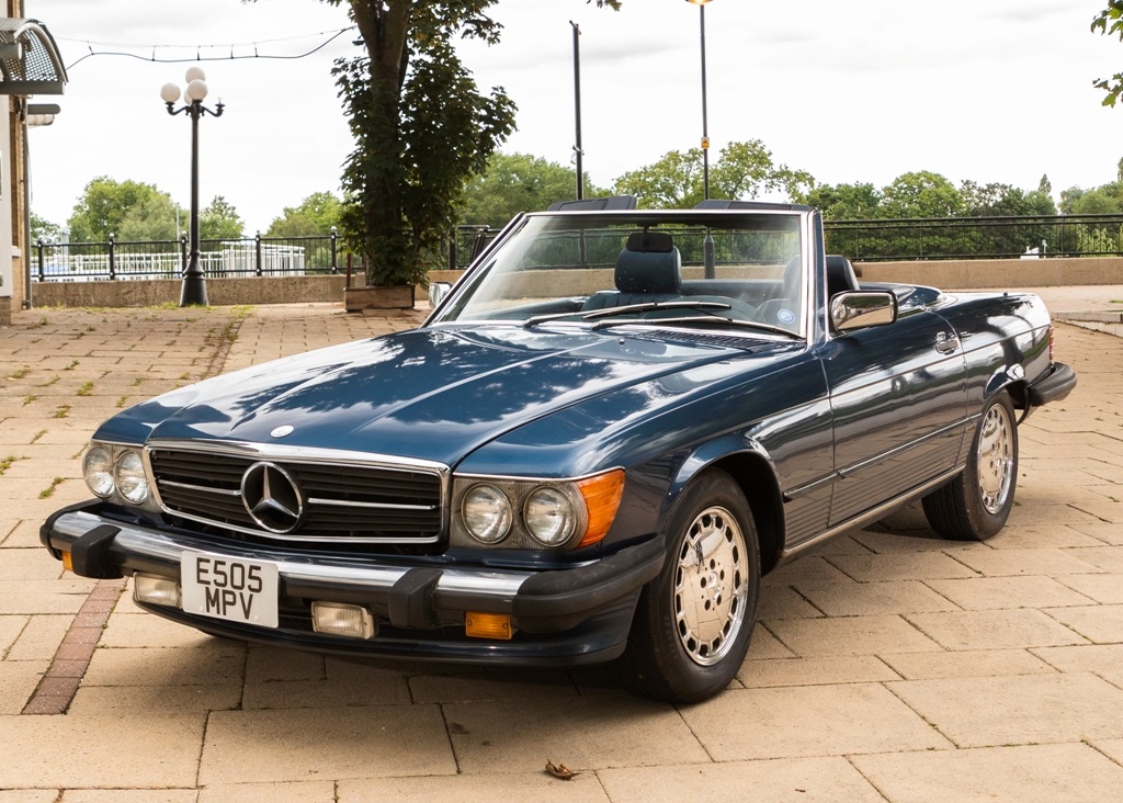 Lot 242 - 1987 Mercedes-Benz 560 SL Roadster